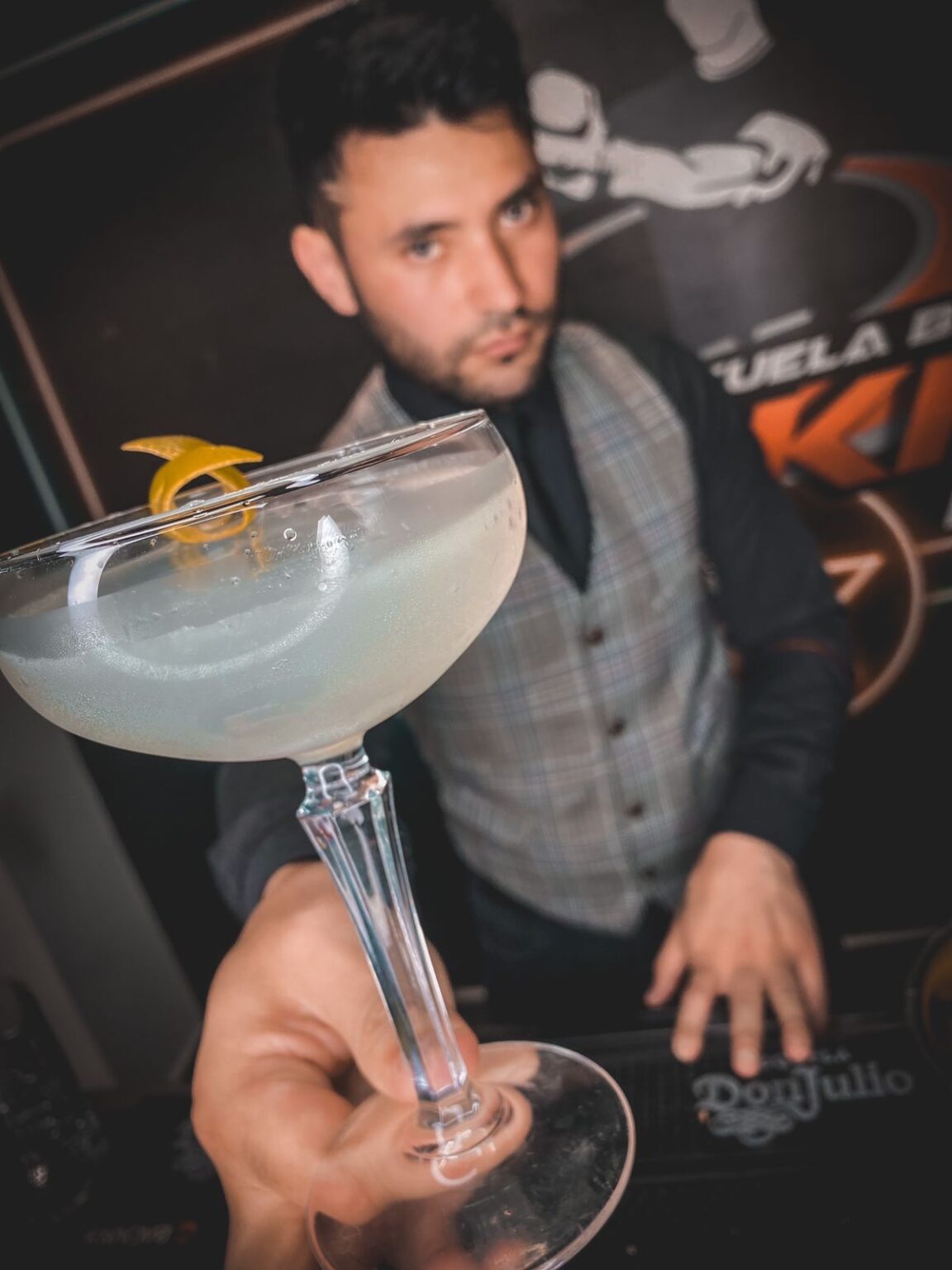 Matrículas Abiertas Cursos - Escuela Bartender Working Flair